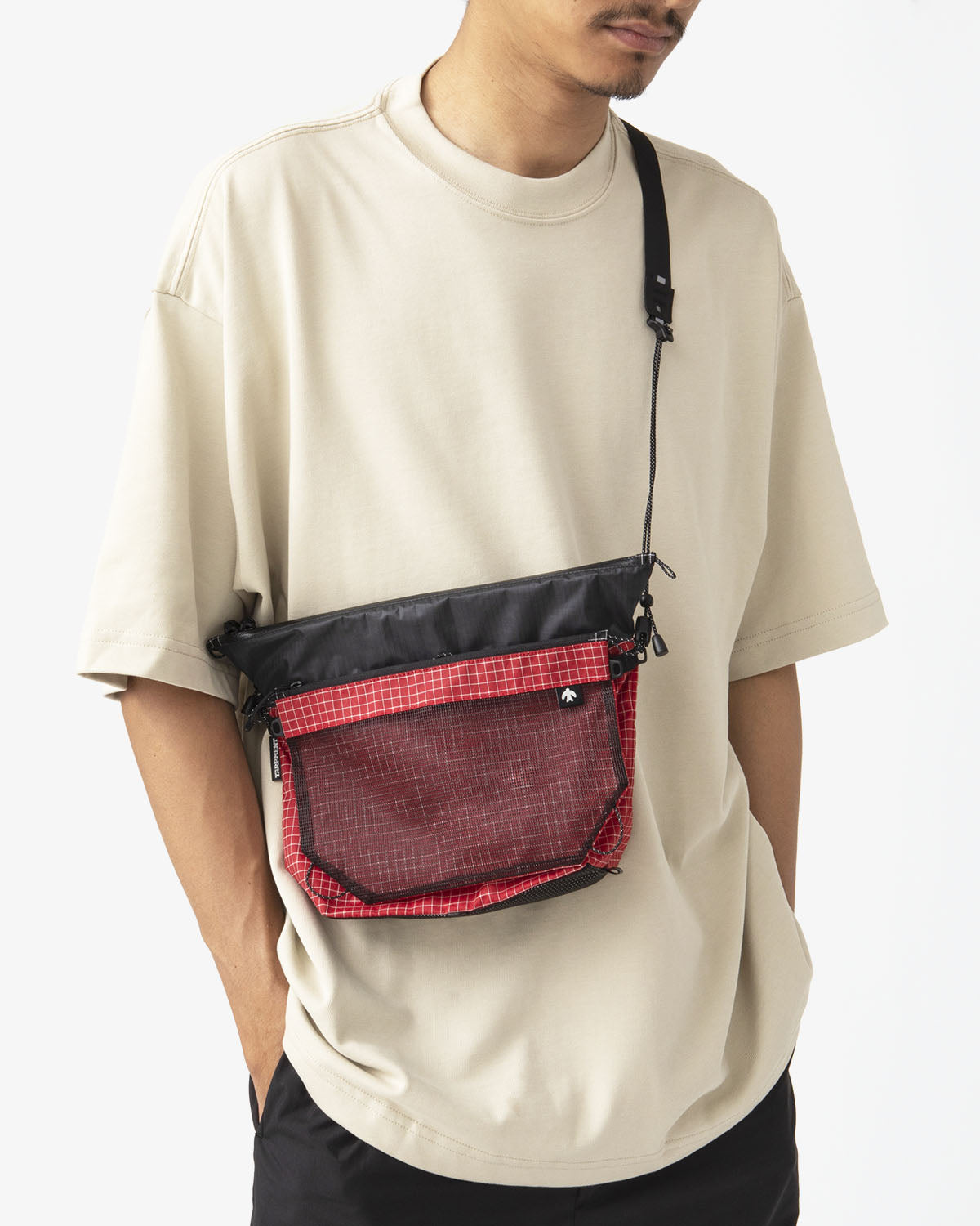 TAR(P)MENTの超軽量サコッシュ – COVERCHORD